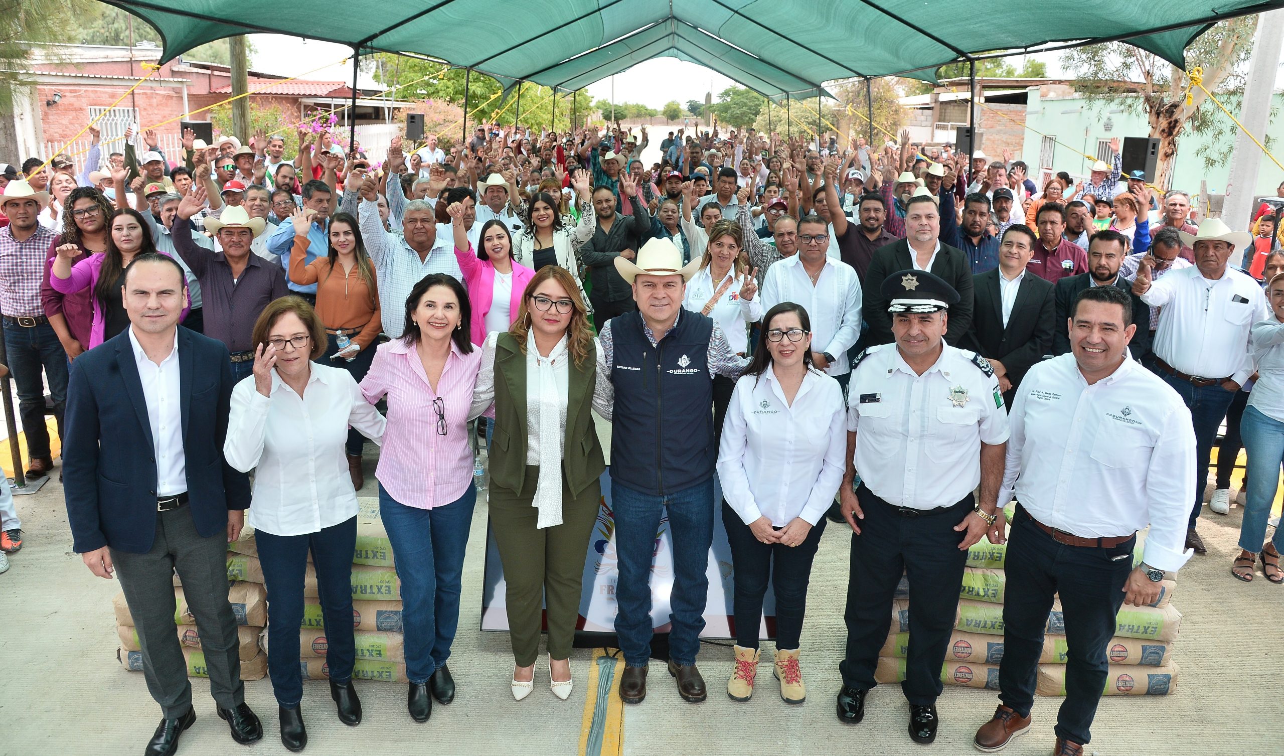 Jalando parejo para todos, Esteban entrega y arranca obras en Tlahualilo
