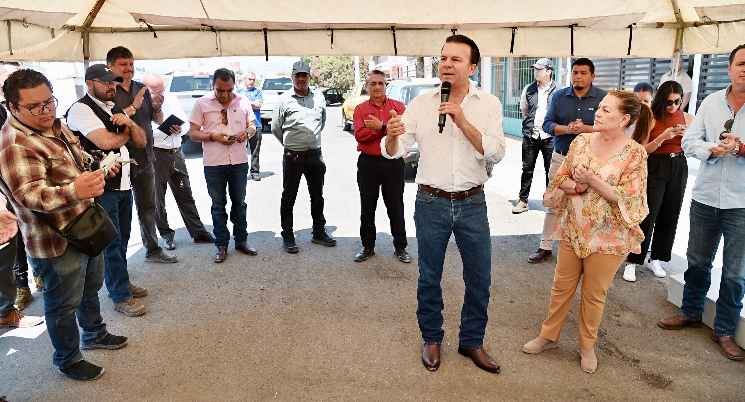 Juntos le cambiamos el rostro a Gómez Palacio y sus calles; Esteban y Lety re pavimentan ...