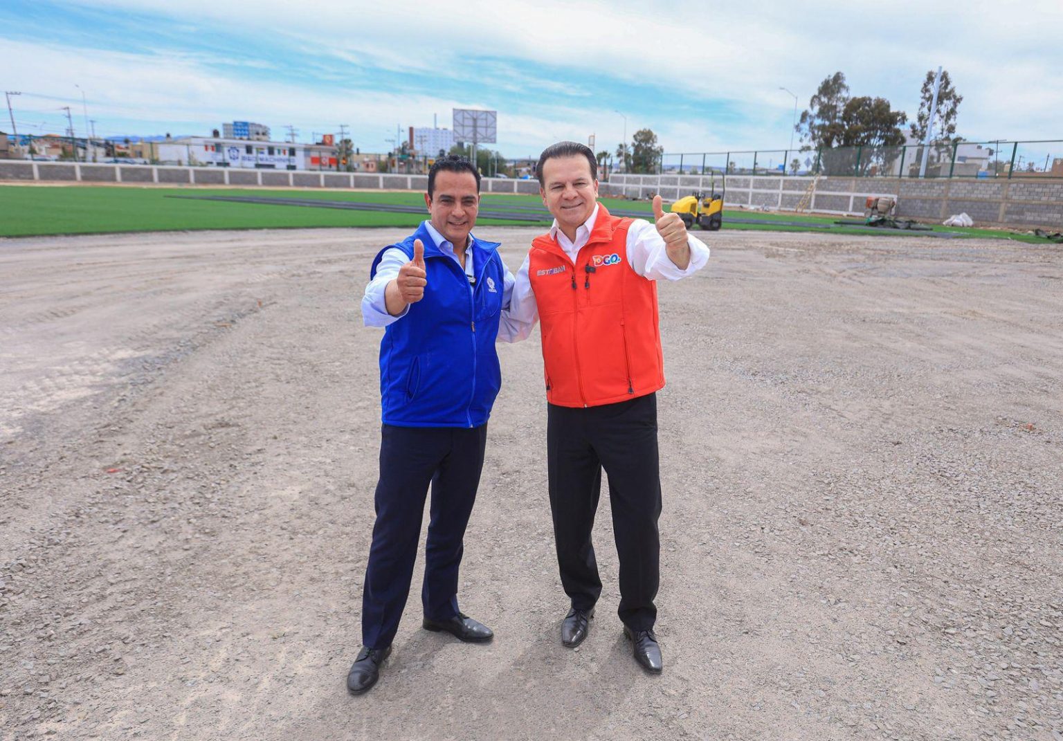 Esteban y Toño supervisan avances del nuevo campo de béisbol del Parque ...